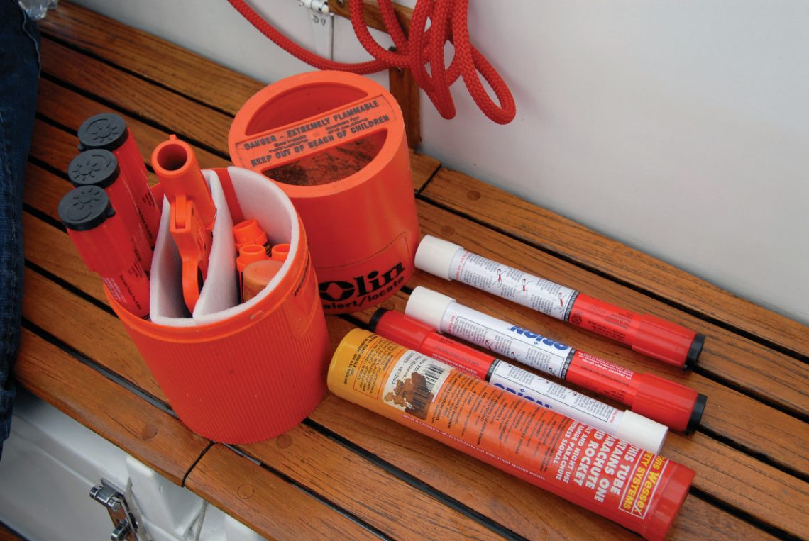 Razzi di segnalazione in mare: quali sono e come utilizzarli